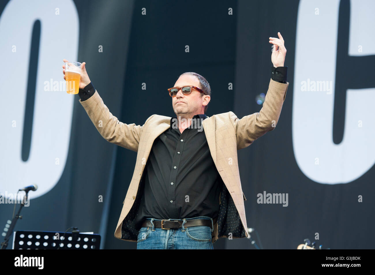 Simon Fowler from Ocean Colour Scene performs live on stage at the Isle ...
