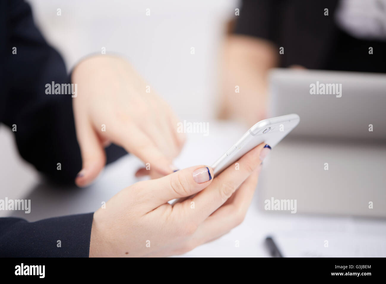 mobile phone in the women's hands Stock Photo - Alamy
