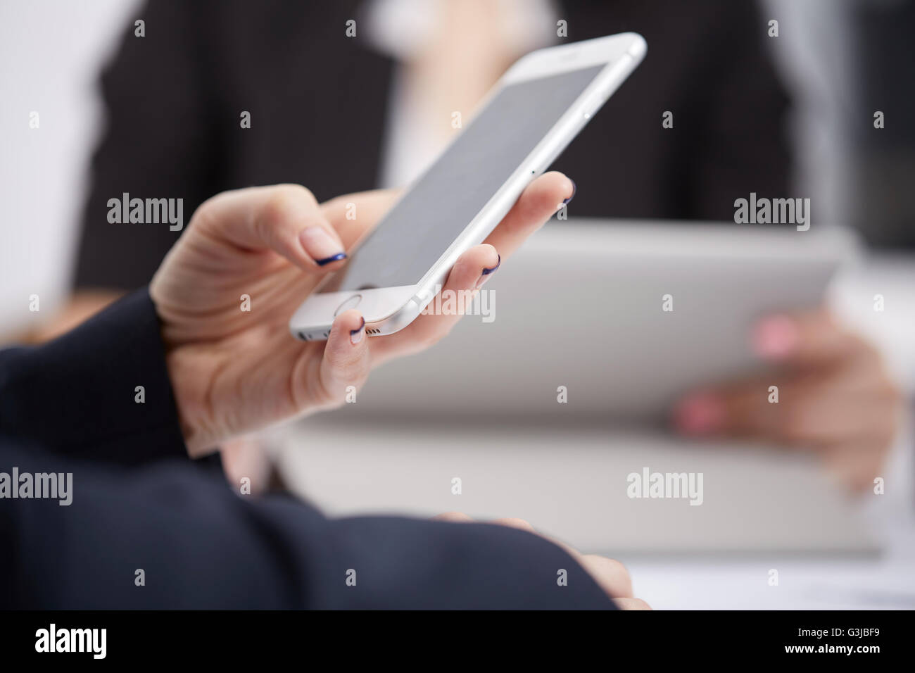 mobile phone in the women's hands Stock Photo - Alamy
