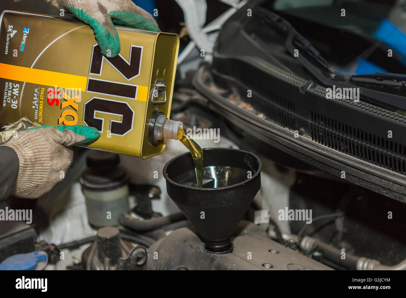 replacement of oil in the engine Stock Photo - Alamy