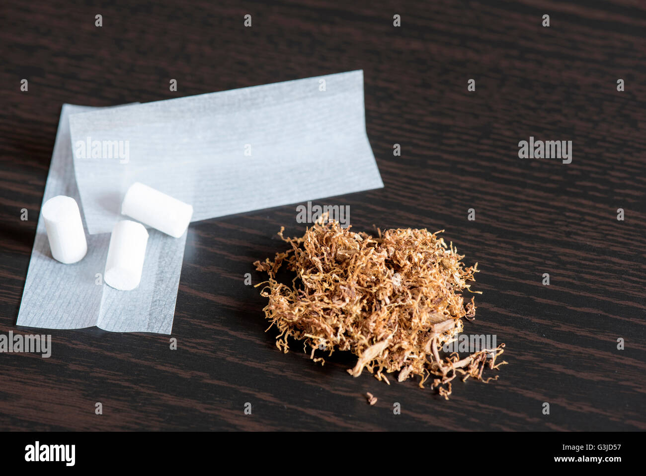 Tobacco paper hi-res stock photography and images - Alamy