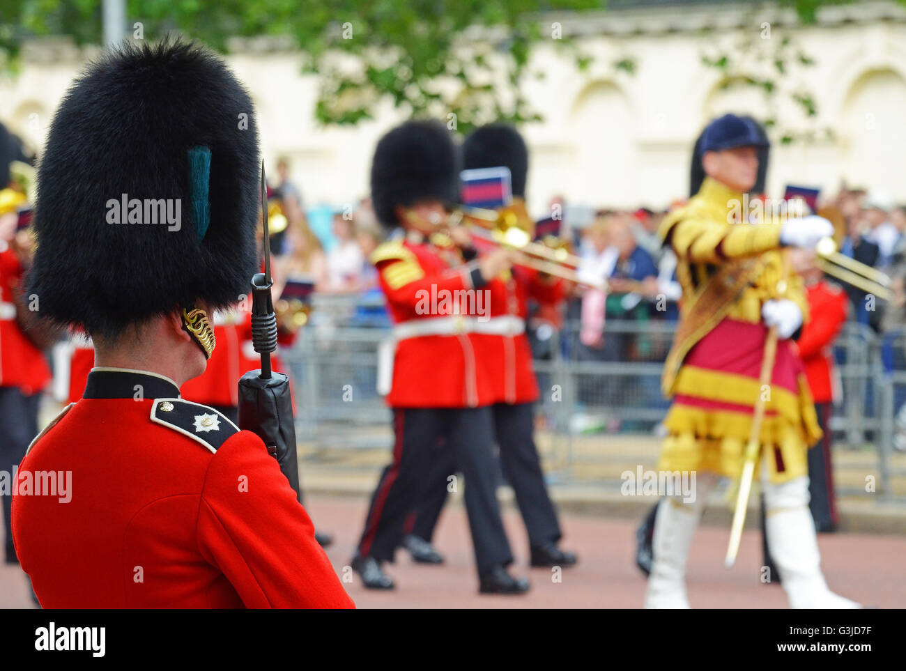 Guardsman uniform london ceremonial hi-res stock photography and images ...