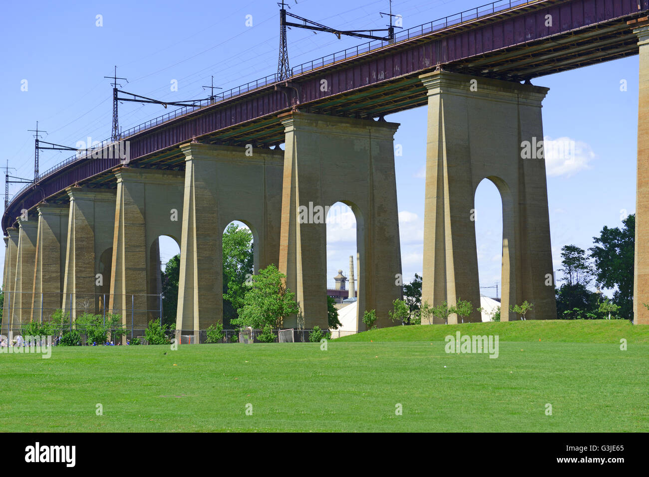 The Hell Gate Bridge (East River Arch Bridge) in New York City i Stock ...