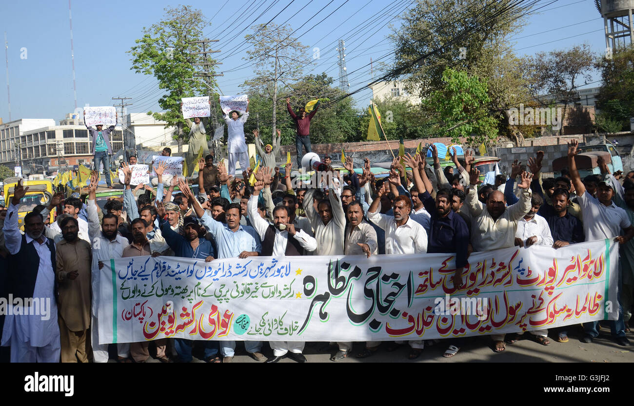 Rickshaw drivers protest hi-res stock photography and images - Alamy