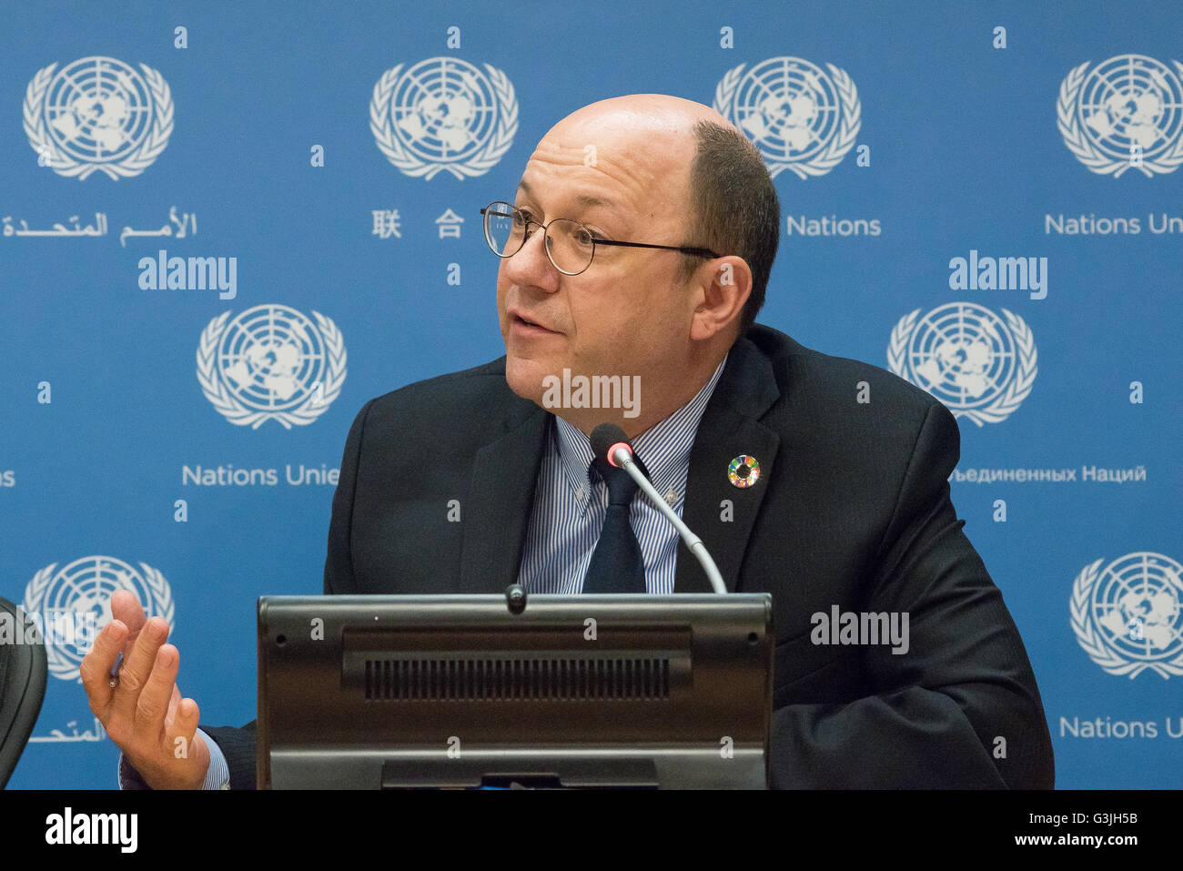 Un sustainable development goals hi-res stock photography and images ...