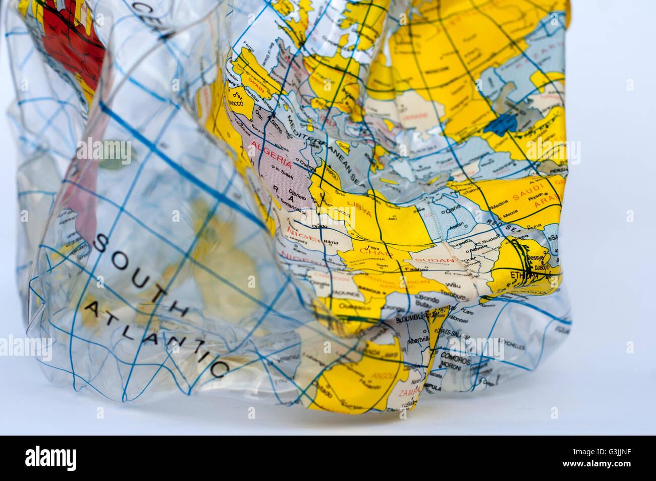 Broken map of world globe hi-res stock photography and images - Alamy