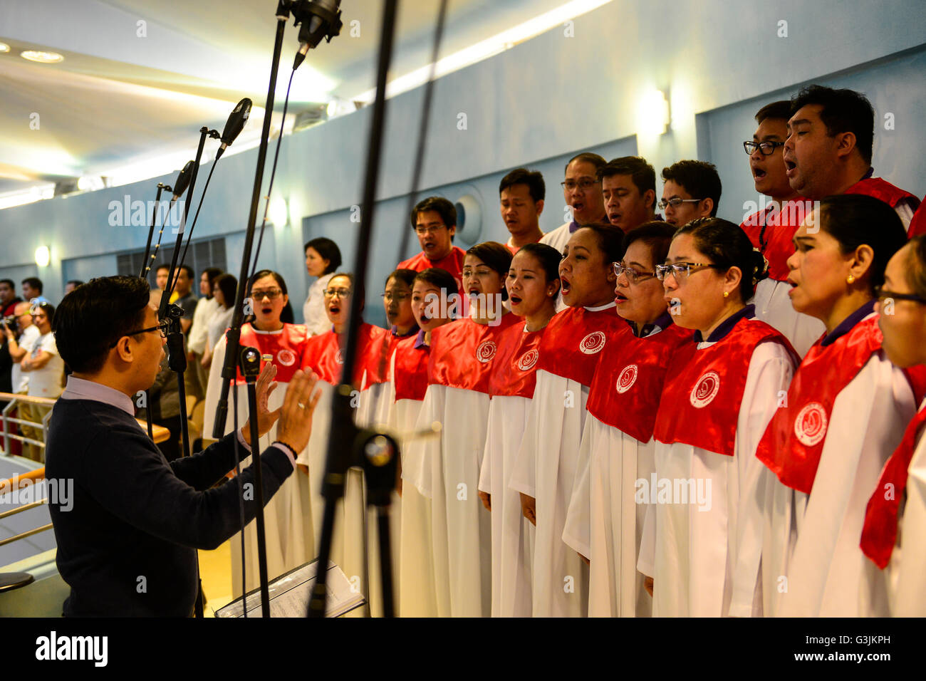 Qatar doha religious complex churches hi-res stock photography and ...