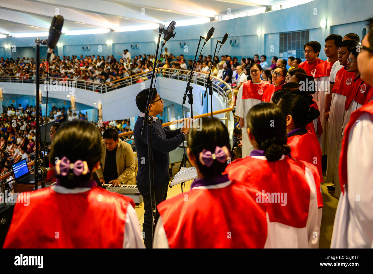 Qatar doha religious complex churches hi-res stock photography and ...