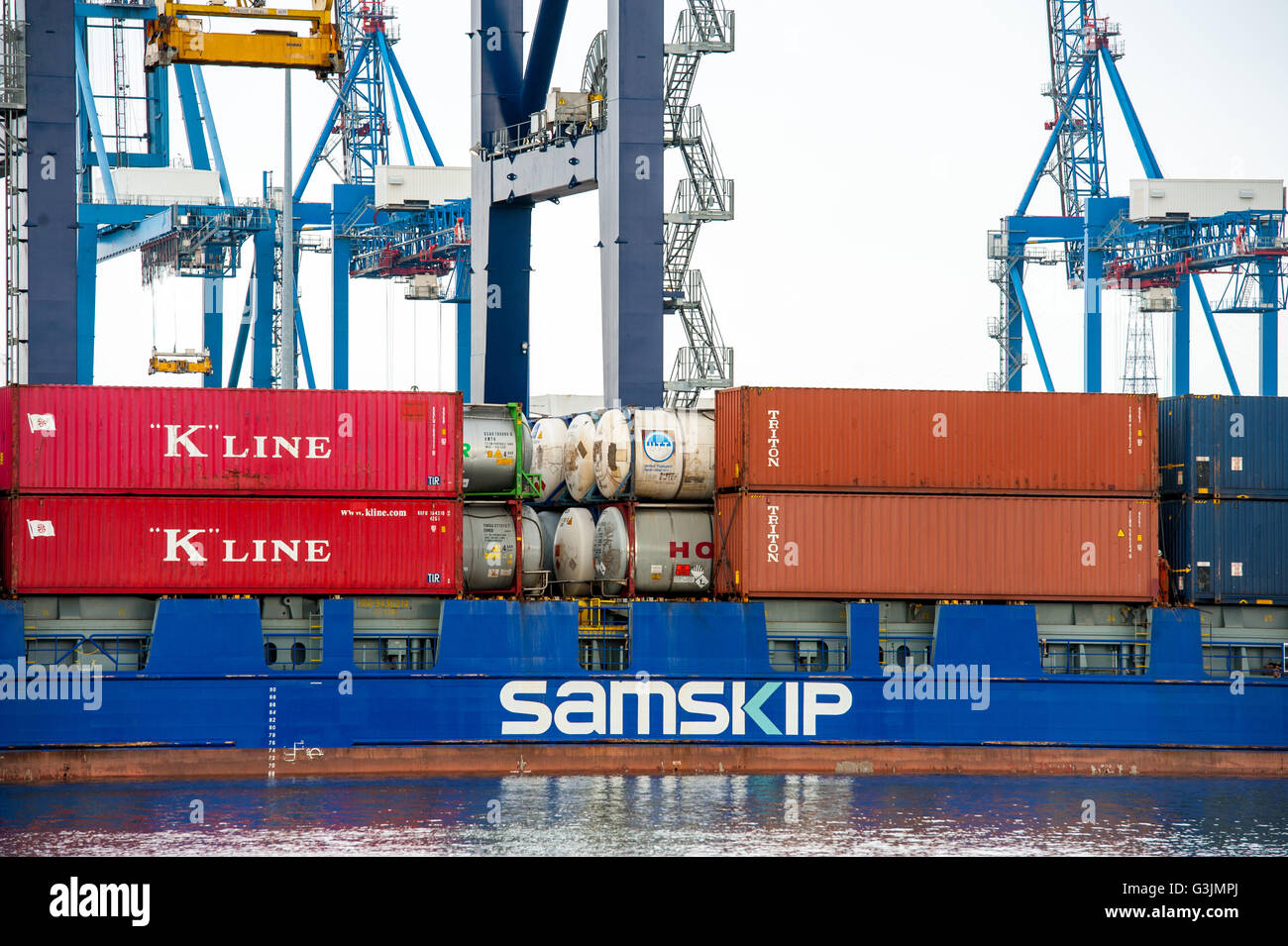 Shipping containers and ship at Tilbury Docks in London Stock Photo - Alamy