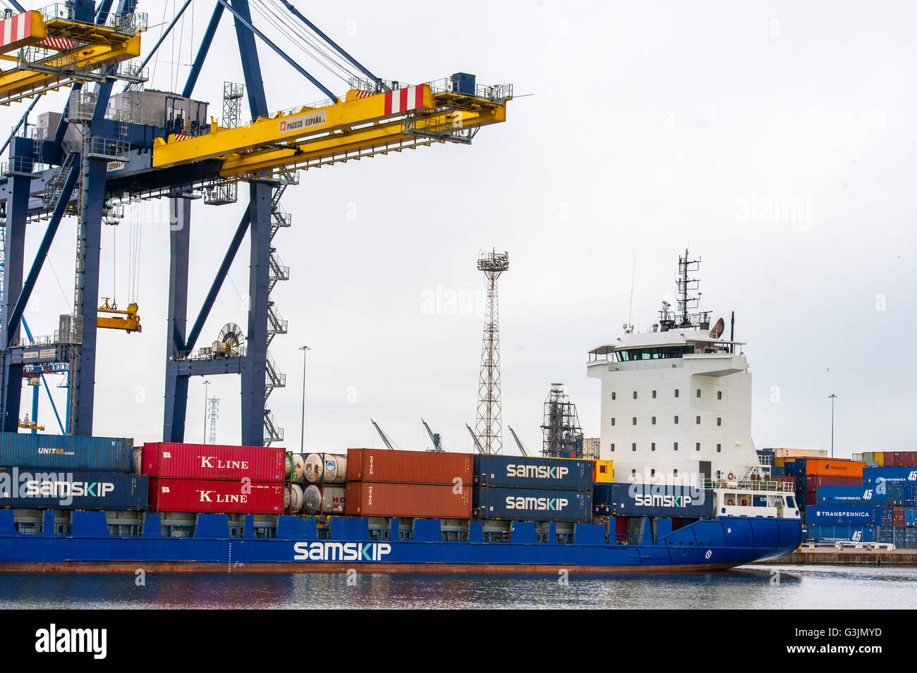 Shipping containers and ship at Tilbury Docks in London Stock Photo - Alamy