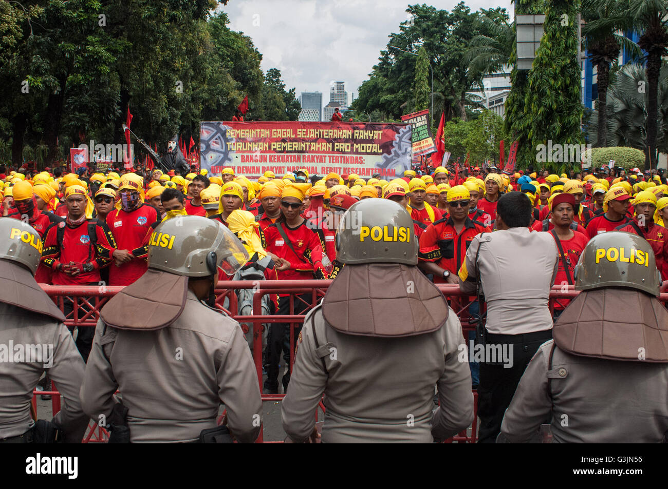 Human barricade hi-res stock photography and images - Alamy