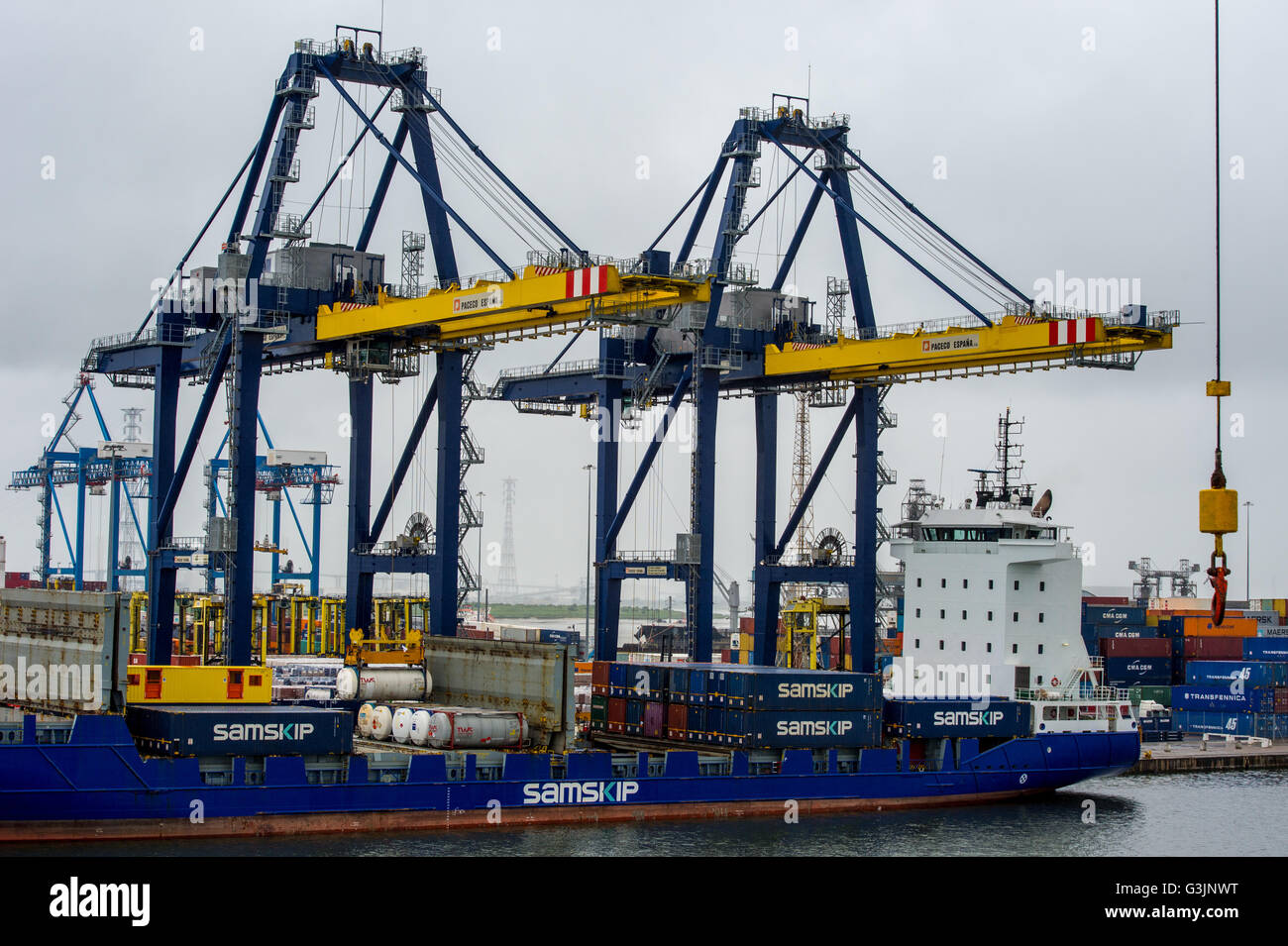 Shipping containers and ship at Tilbury Docks in London Stock Photo - Alamy