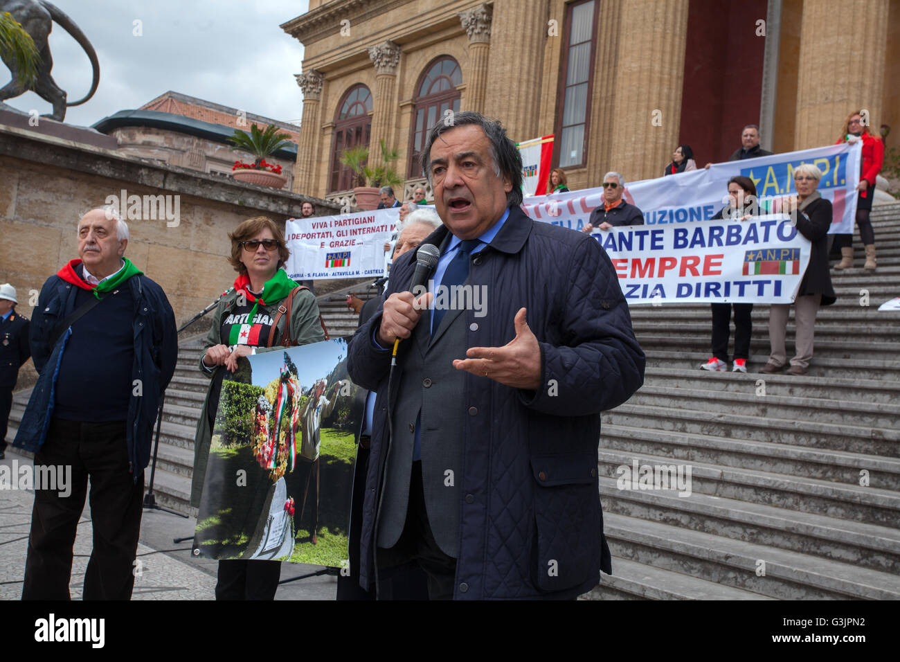 Palermo, Italy. 25th Apr, 2016. The ANPI (National Association of the ...