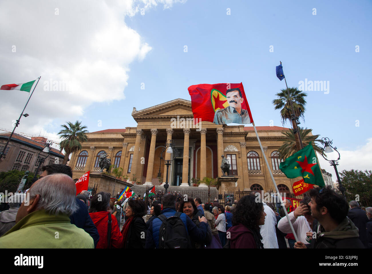 Palermo, Italy. 25th Apr, 2016. The ANPI (National Association of the ...