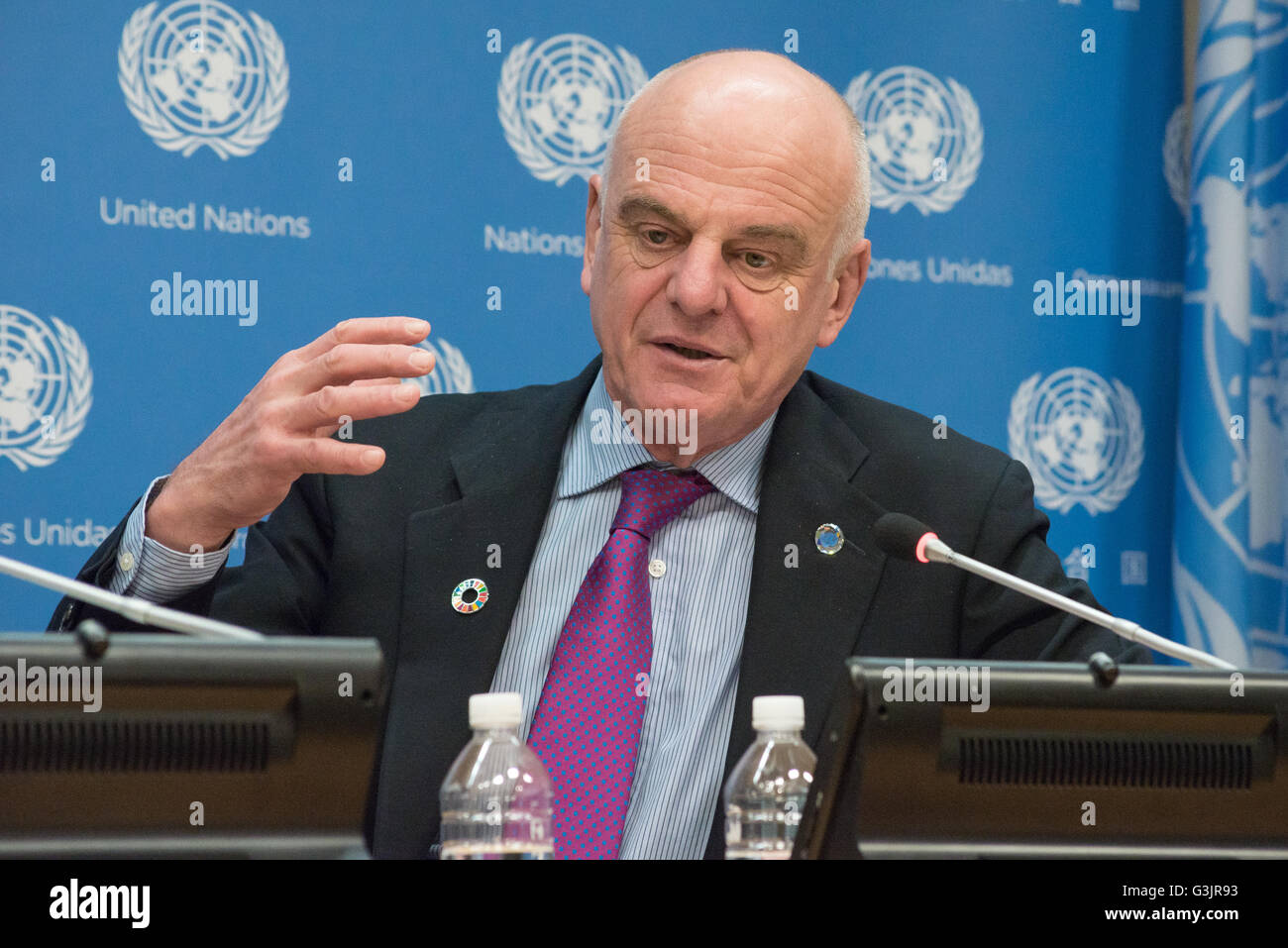 Dr david nabarro hi-res stock photography and images - Alamy