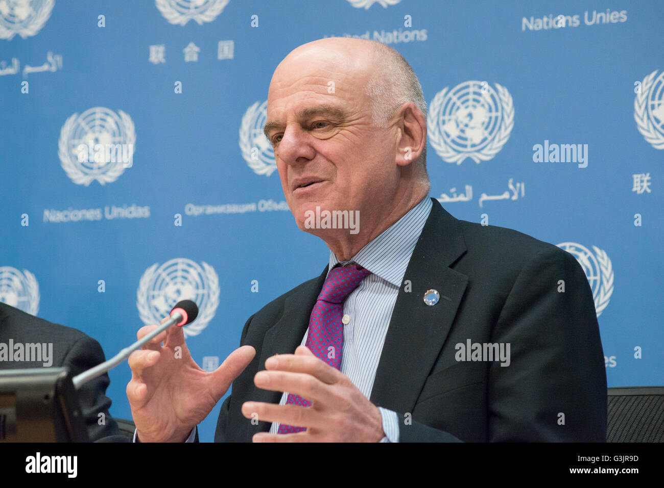 Dr david nabarro hi-res stock photography and images - Alamy