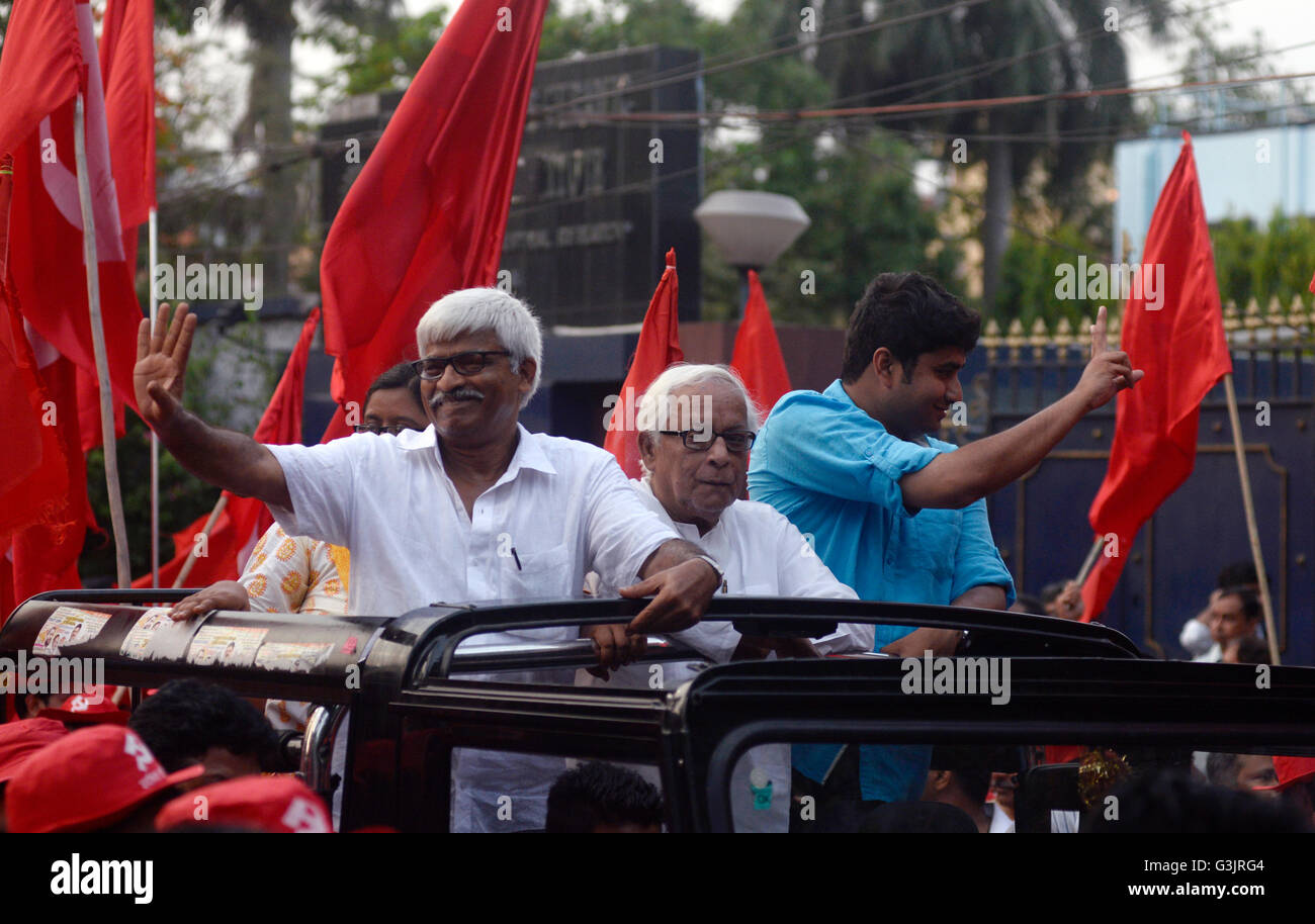 Kolkata, India. 19th Apr, 2016. Satarup Ghosh, Maduja Sen Roy and Sujan ...