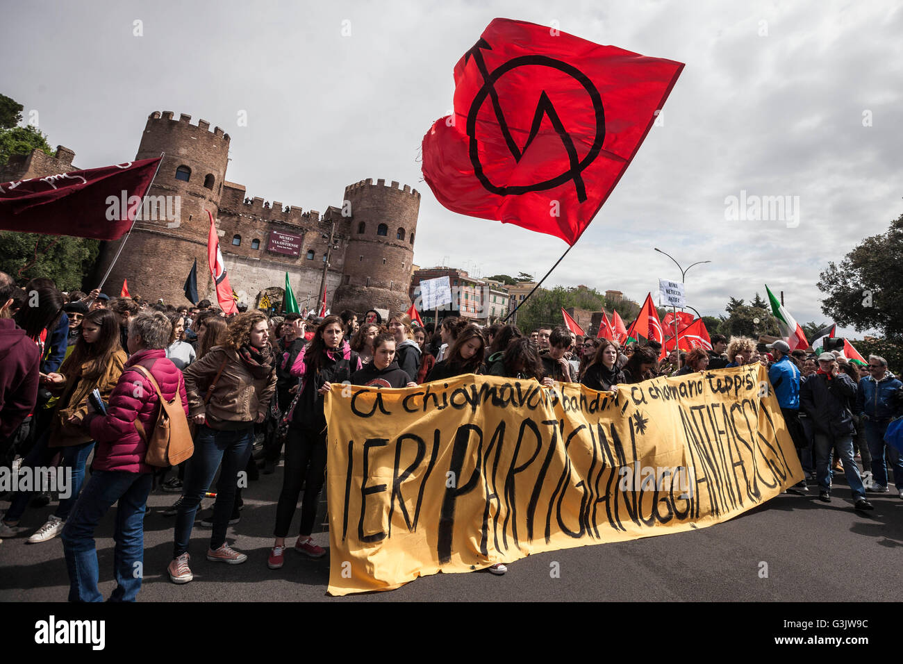 Rome, Italy. 25th Apr, 2016. Italian partisans attend a rally to ...