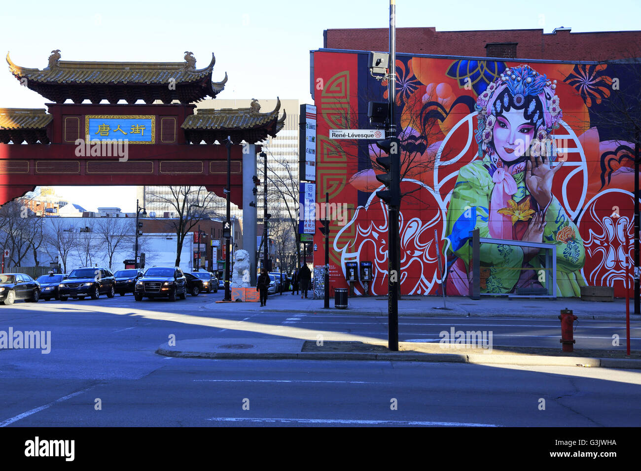 The traditional Chinese arch with the mural of a Peking Opera Singer at ...