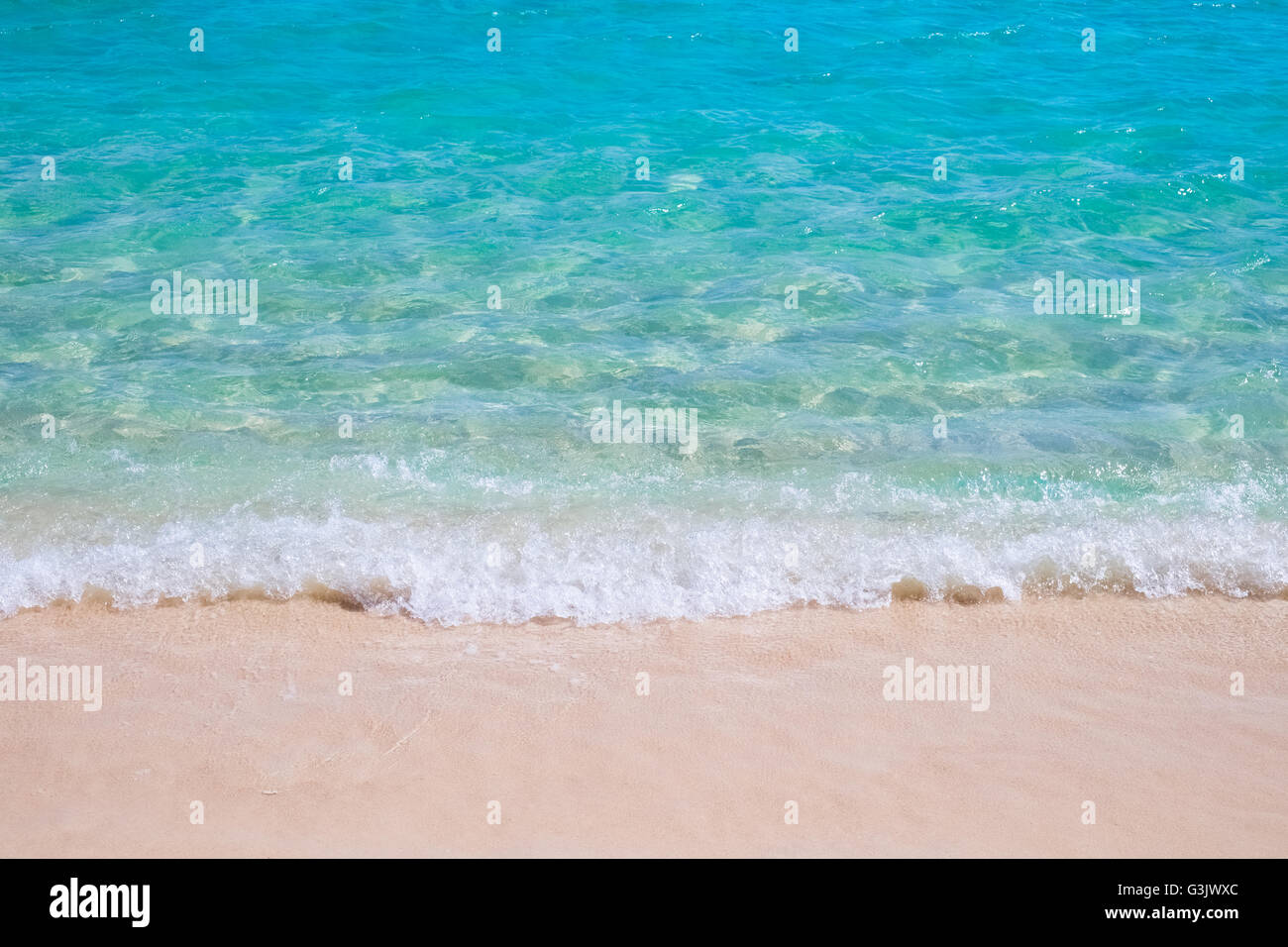 Blue sea tropical beach hi-res stock photography and images - Alamy