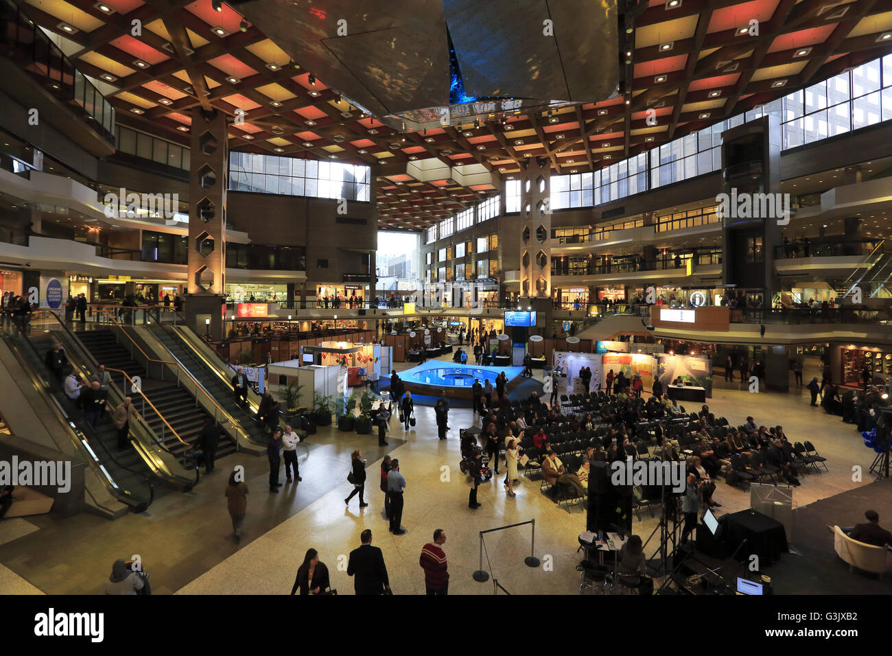 Underground mall and montreal hi-res stock photography and images - Alamy