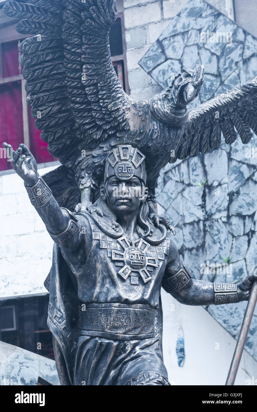 Statue of an Inca King in the main street of Aguas Calientes, Peru ...