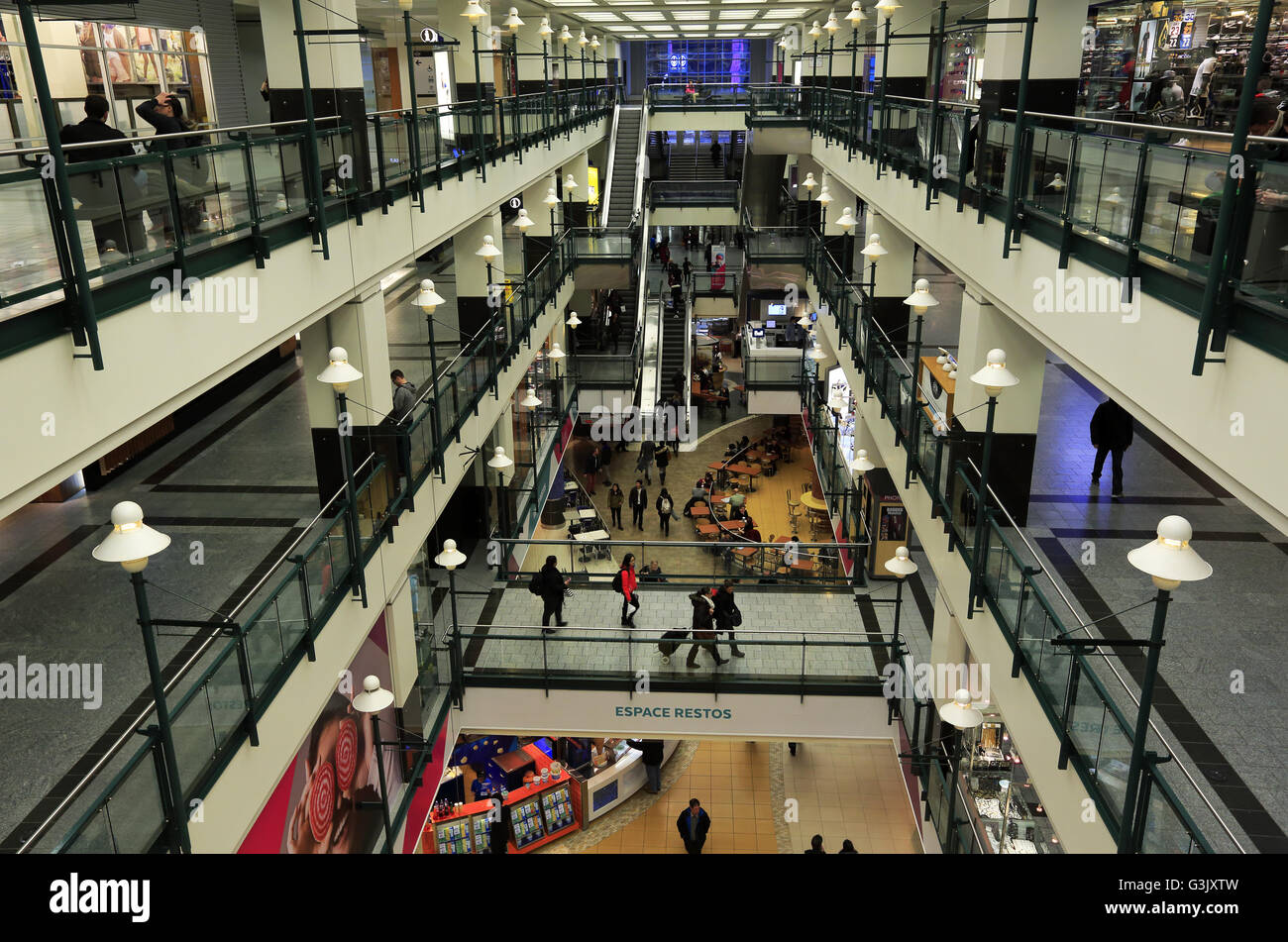 Interior view of Centre Eaton Montreal aka Montreal Eaton Center ...