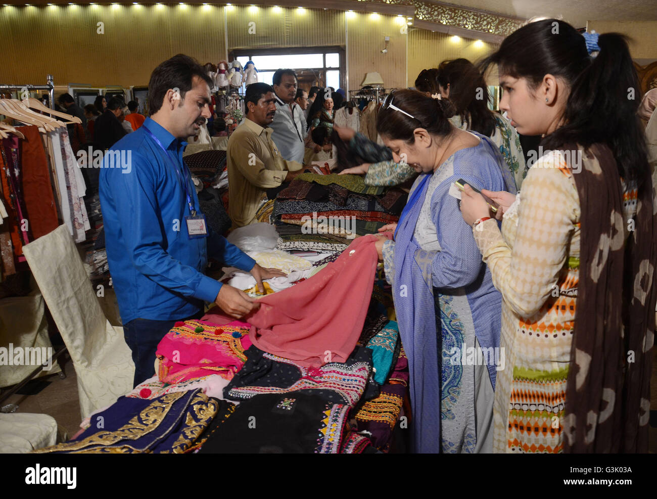 Lahore, Pakistan. 17th Apr, 2016. Pakistani citizens visit during Dachi art and craft exhibition ...