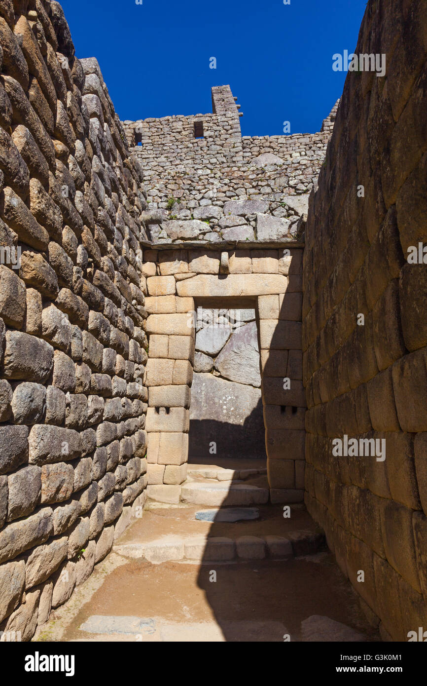 Trapezoidal entry doorway to buildings at Machu Picchu, Peru Stock ...