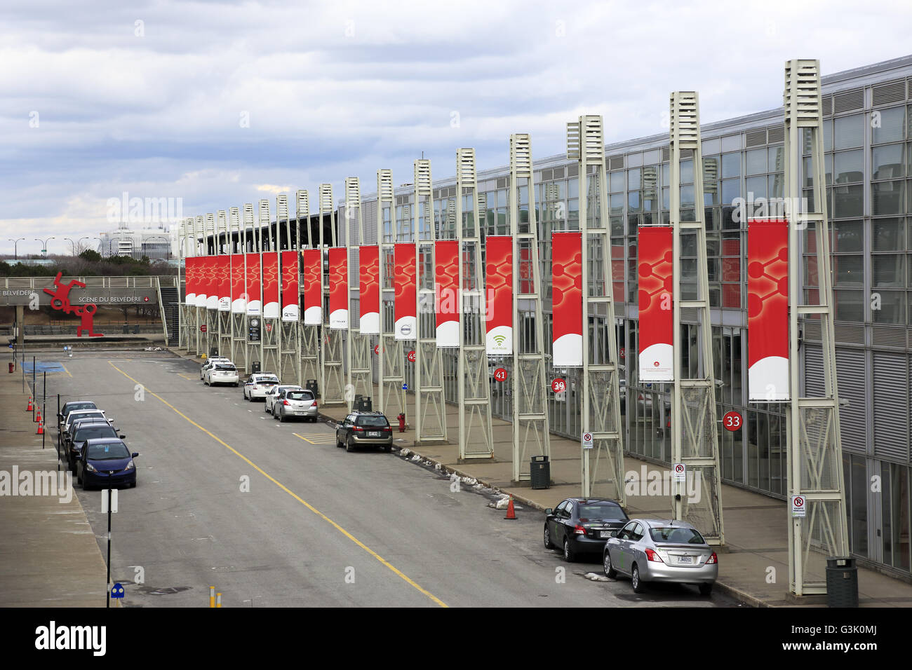 French family science center hi-res stock photography and images - Alamy