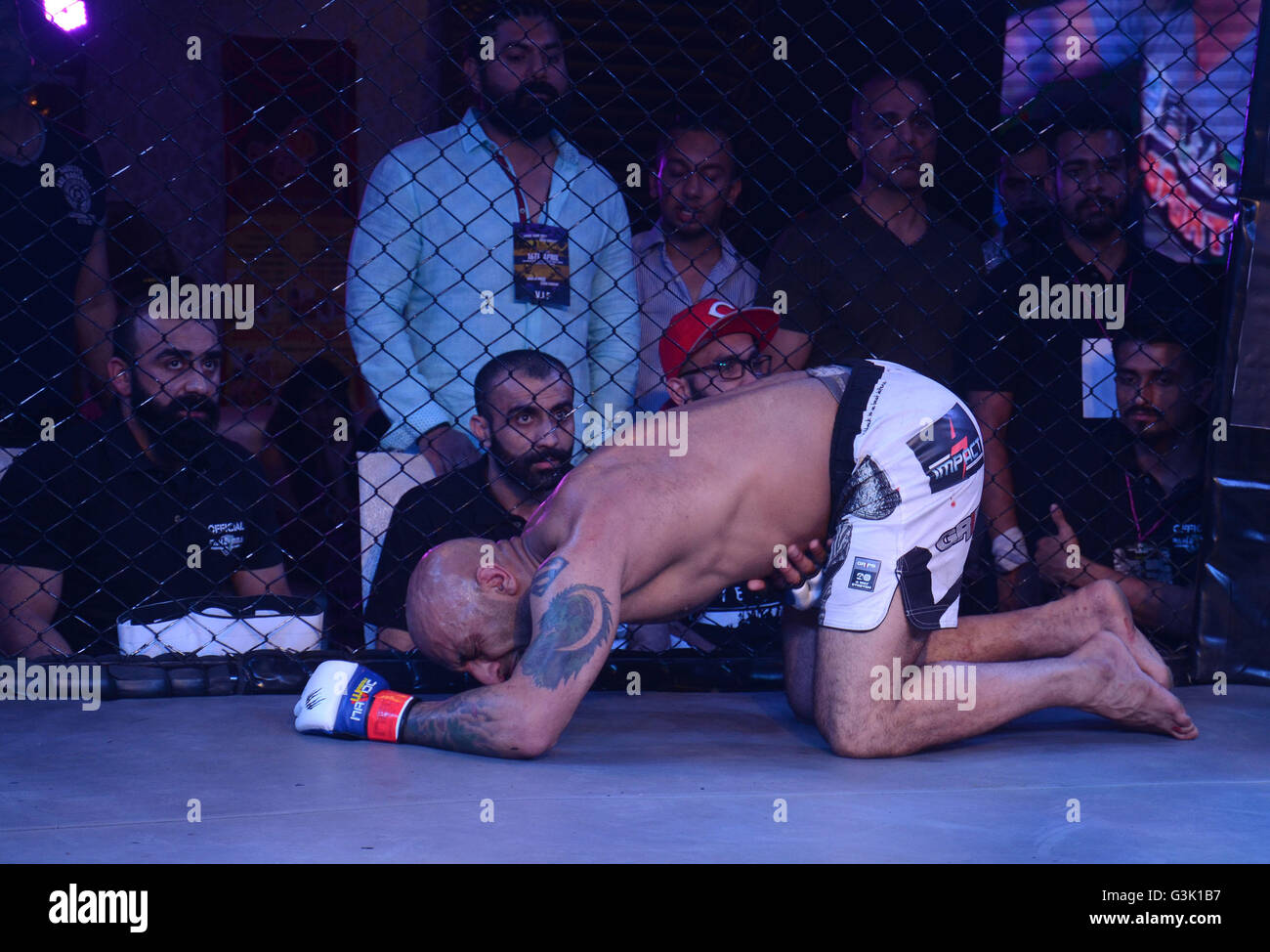 Lahore, Pakistan. 16th Apr, 2016. A view of the Pakistan kick boxing ...