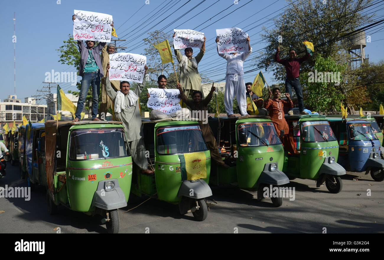 Lahore, Pakistan. 12th Apr, 2016. Pakistani Rickshaw drivers and ...