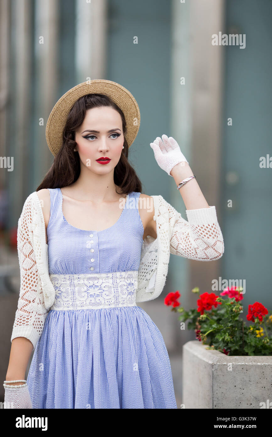 Retro hi-res stock photography and images - Alamy