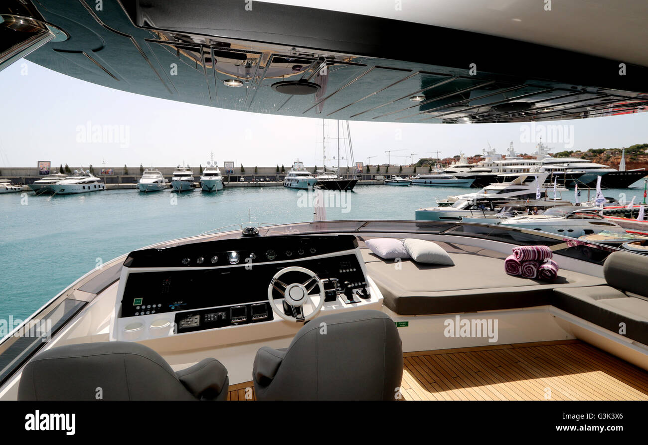 Sunseeker Superyacht "Autumn" ( 28 mtrs, 8 guests, 20 knots) - flydeck ...
