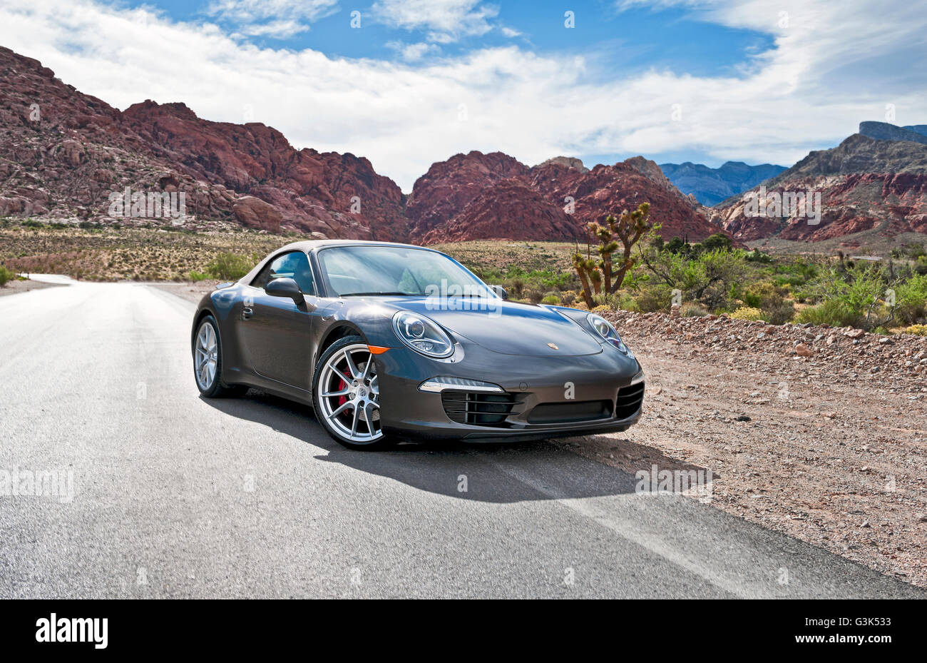 Porsche 911 side view hi-res stock photography and images - Alamy