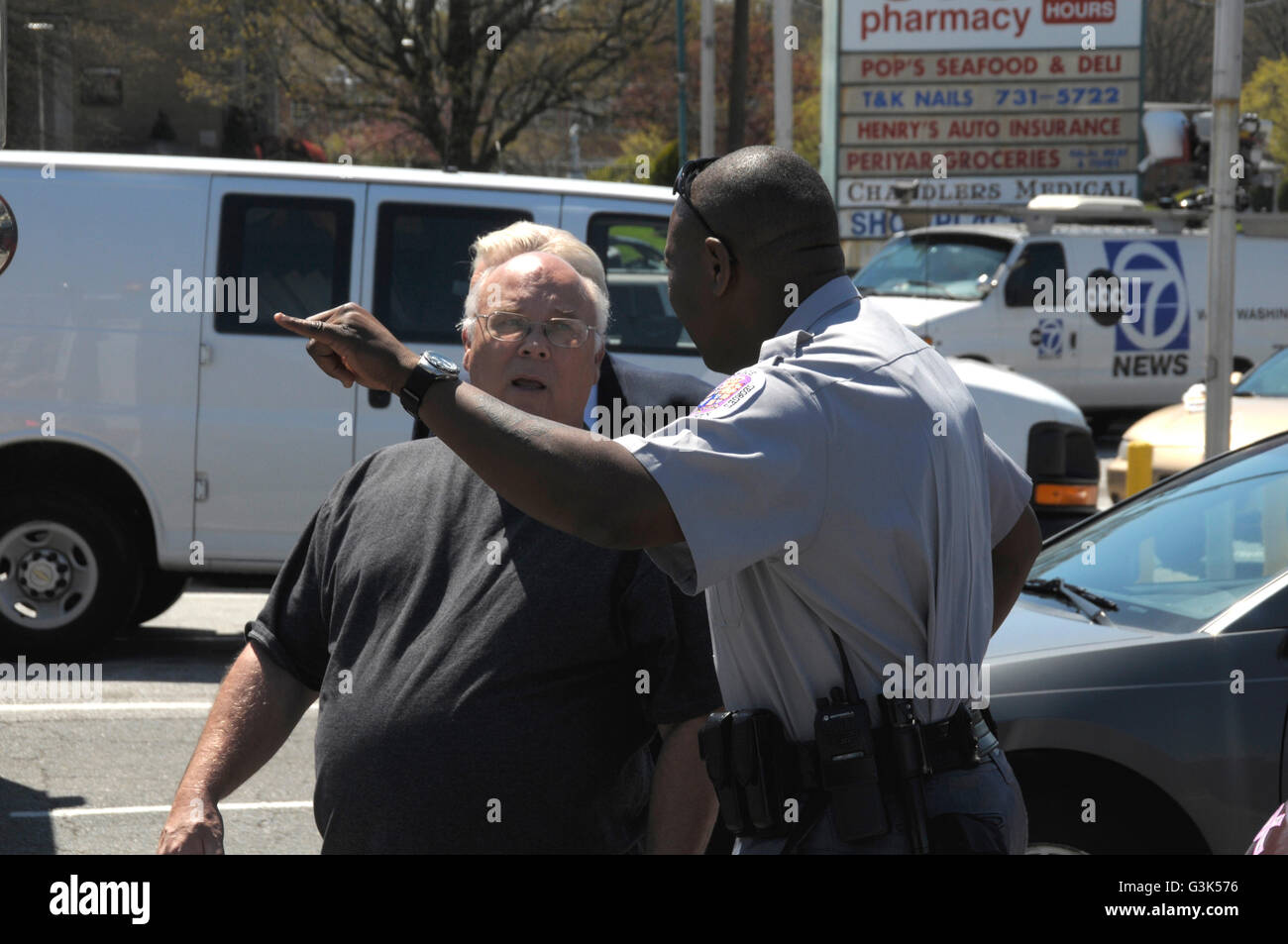 Police talking to citizen hi-res stock photography and images - Alamy