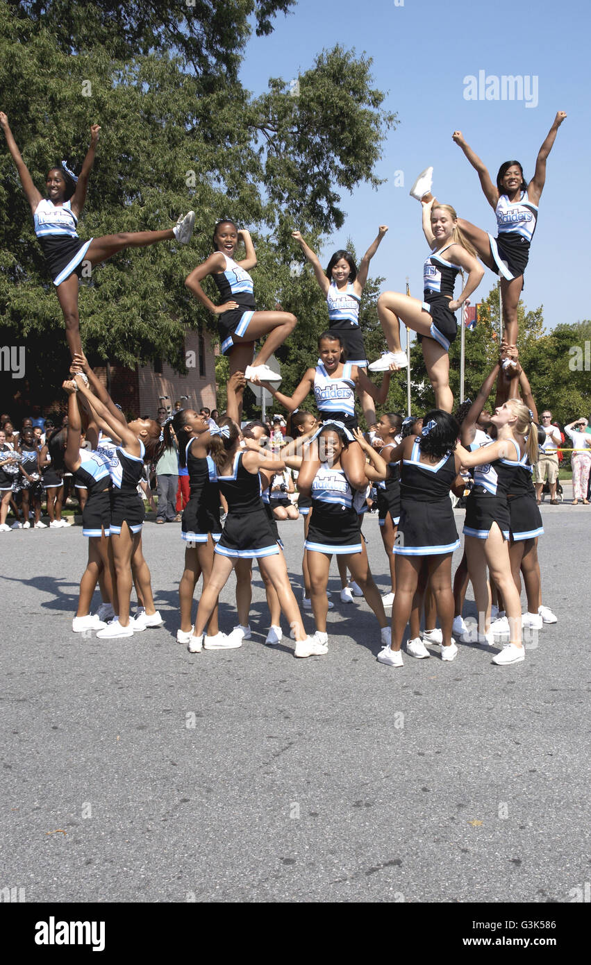 High School Cheer Pyramids