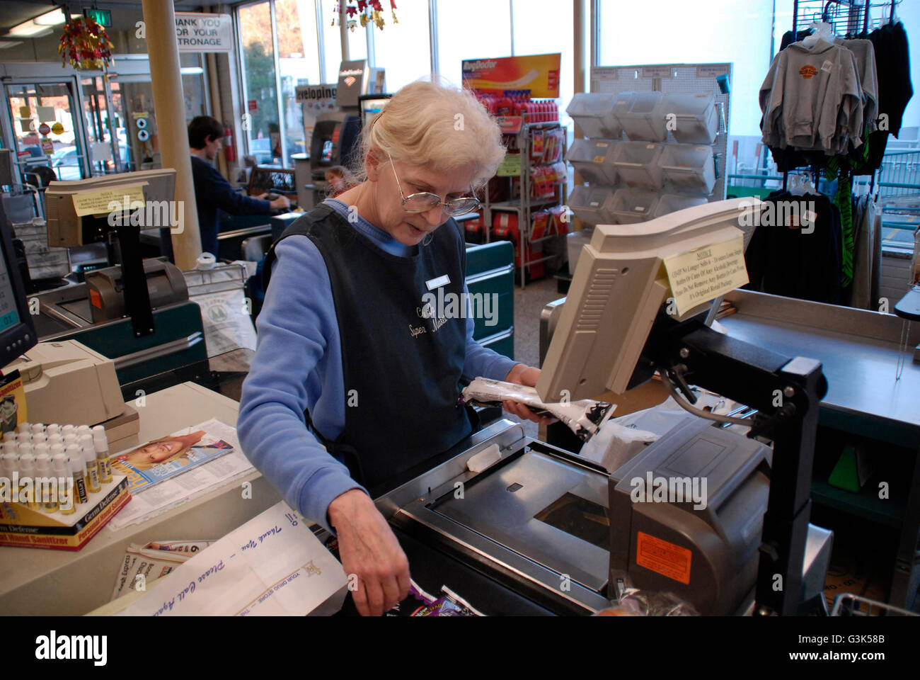Senior Citizen Cashier At A Grocery Store Stock Photo Alamy senior-citizen-cashier-at-a-grocery-store-stock-photo-alamy
