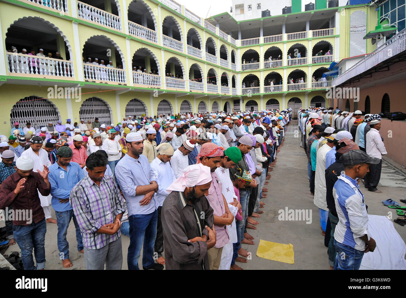 Kathmandu, Nepal. 10th June, 2016. Thousands of Nepalese Muslims ...