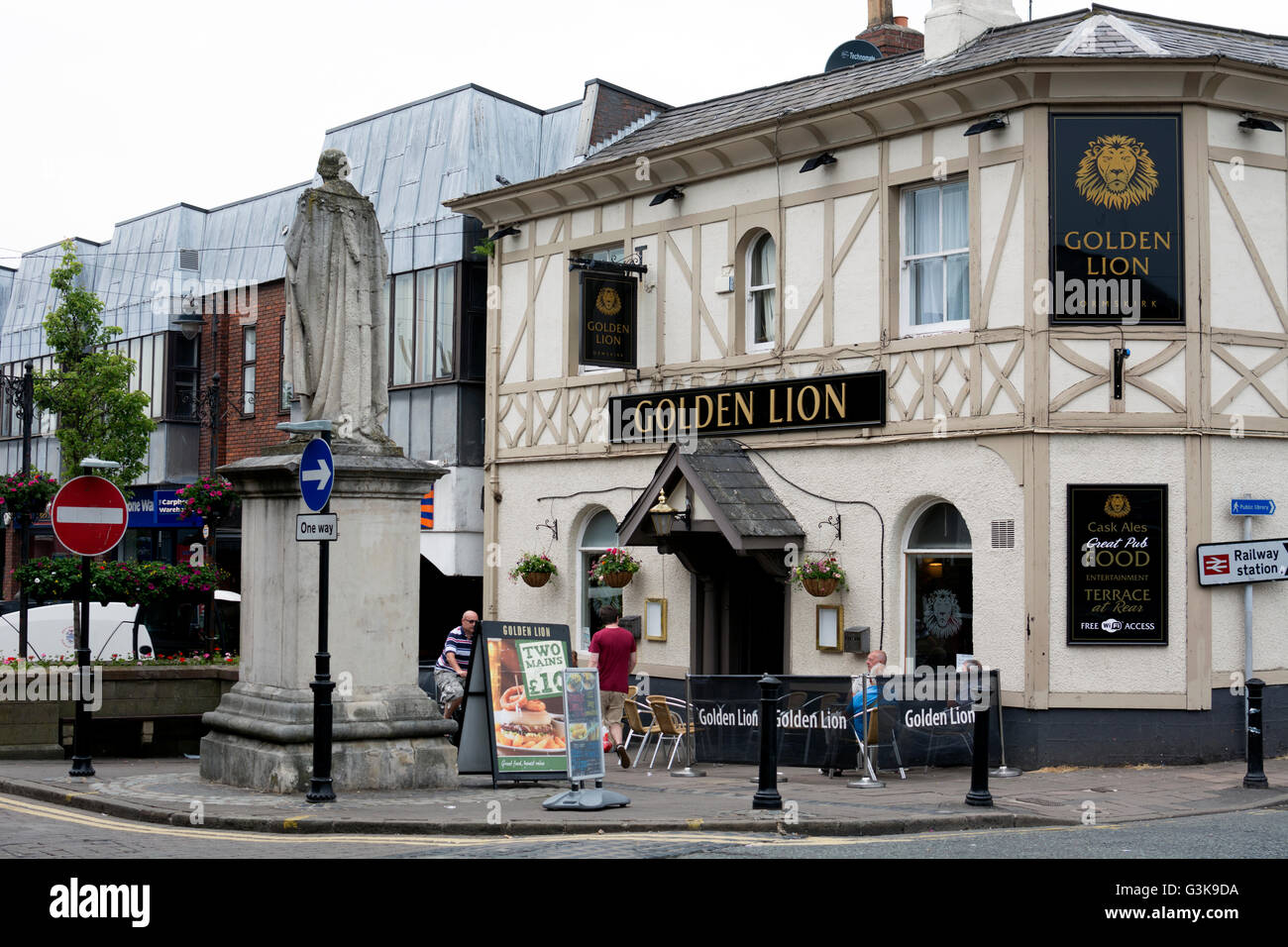 The Golden Lion pub, Ormskirk, Lancashire, England, UK Stock Photo - Alamy