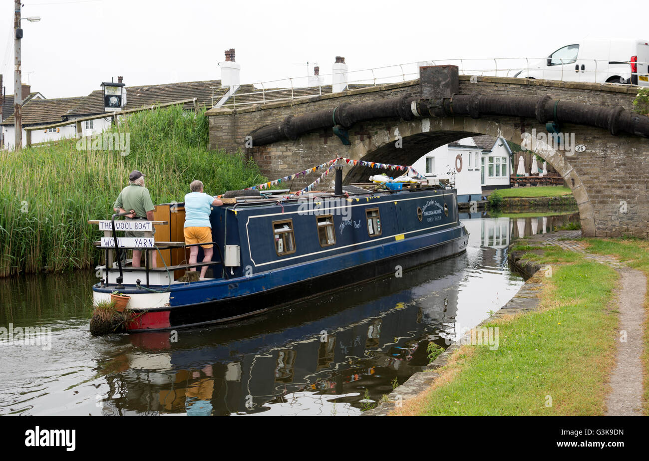 The Leeds and Liverpool Canal at Halsall, Lancashire, England, UK Stock ...