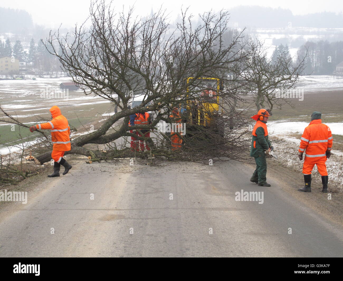 Road emergency hi-res stock photography and images - Alamy