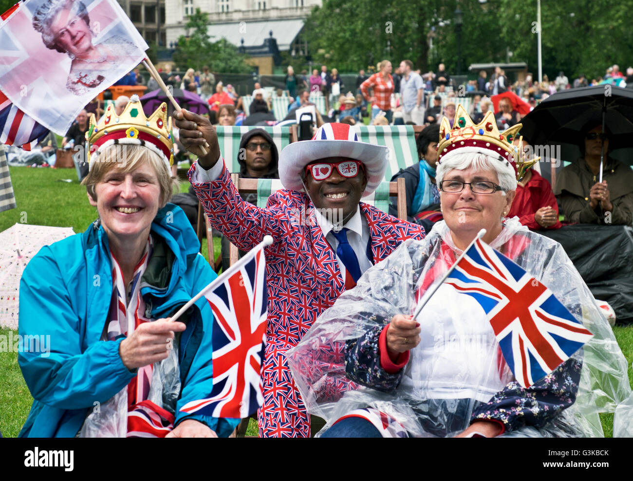 People celebrating Queen Elizabeth's 90th birthday celebrations in St ...