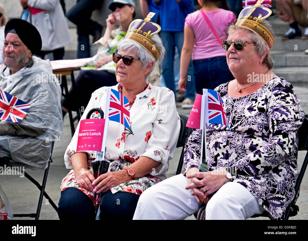 Queen elizabeth 11 crown hi-res stock photography and images - Alamy