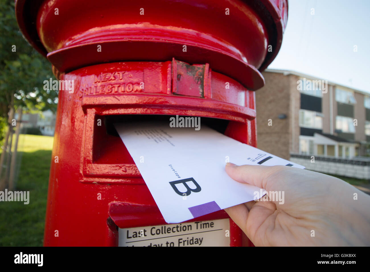 Letter being posted hi-res stock photography and images - Alamy