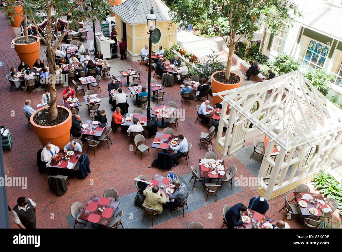 Restaurant dining diners hi-res stock photography and images - Alamy