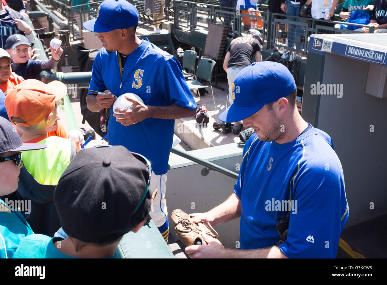 Mariners fans hi-res stock photography and images - Alamy