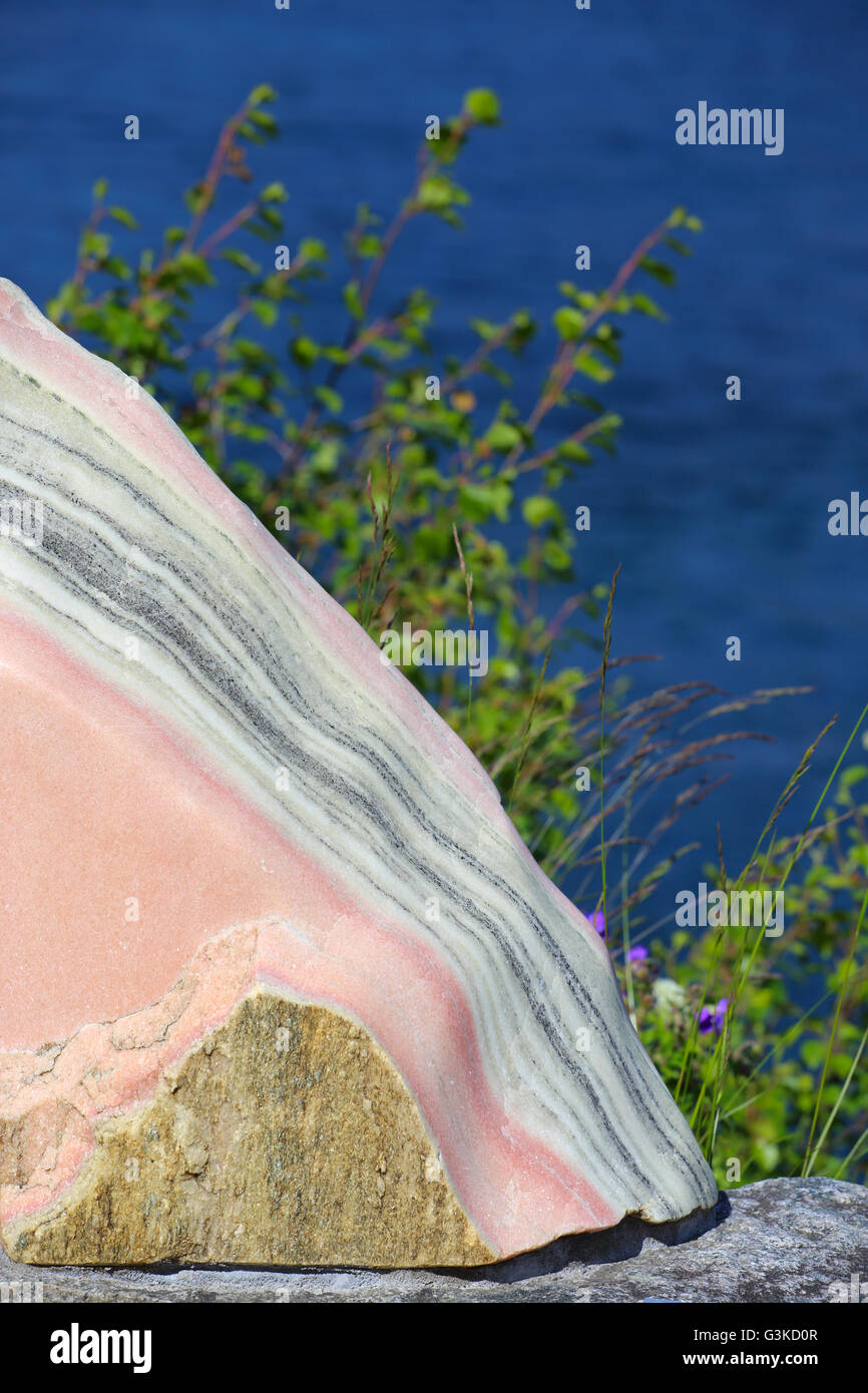 Natural mineral stone - pink Thulite (rosaline, pink zoisite) gemstone ...