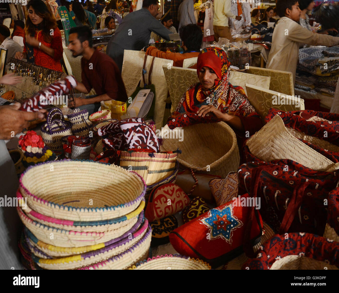 Lahore, Pakistan. 17th Apr, 2016. Pakistani citizens visit during Dachi art and craft exhibition ...