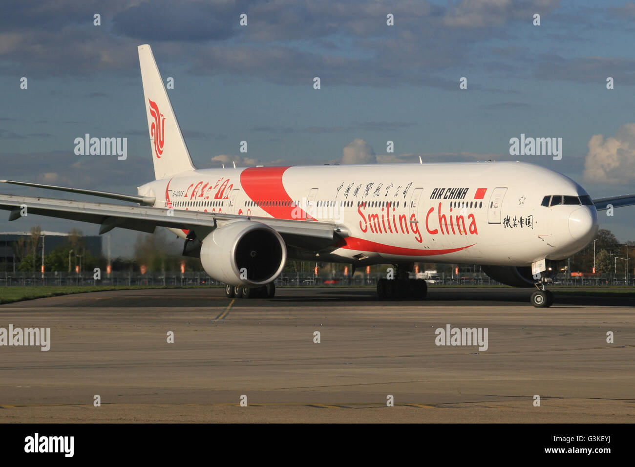 Smiling china hi-res stock photography and images - Alamy